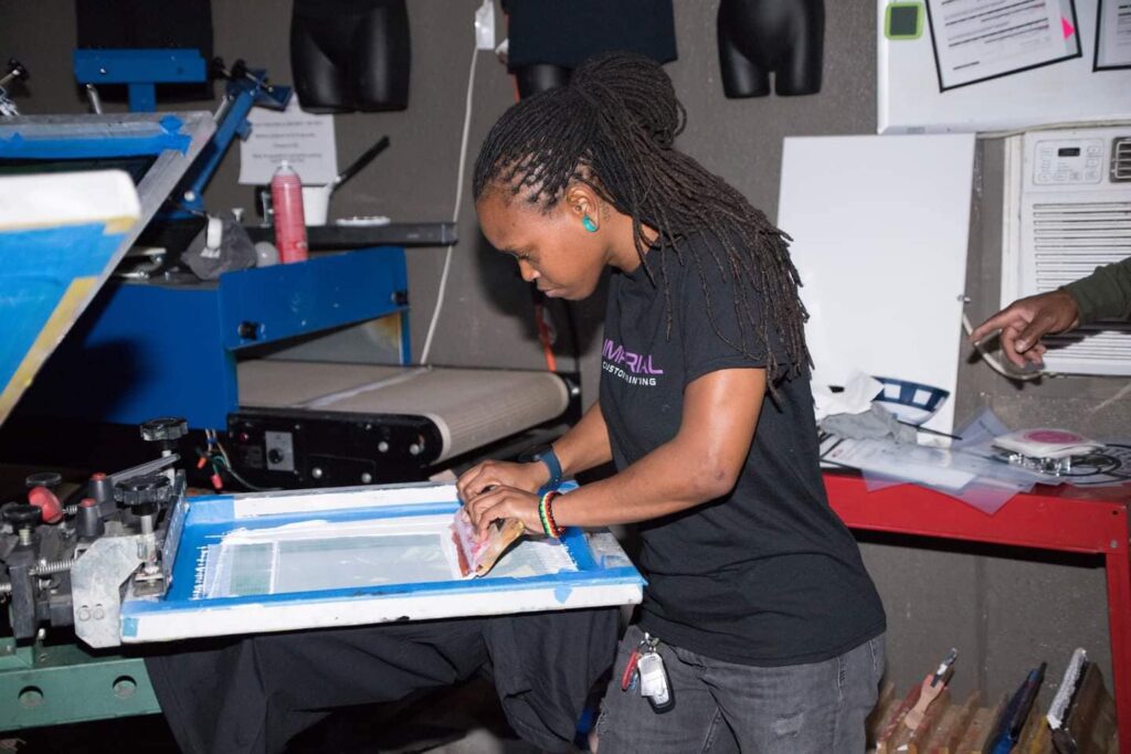 Step-by-Step Guide to The Screen Printing Process for Apparel ...